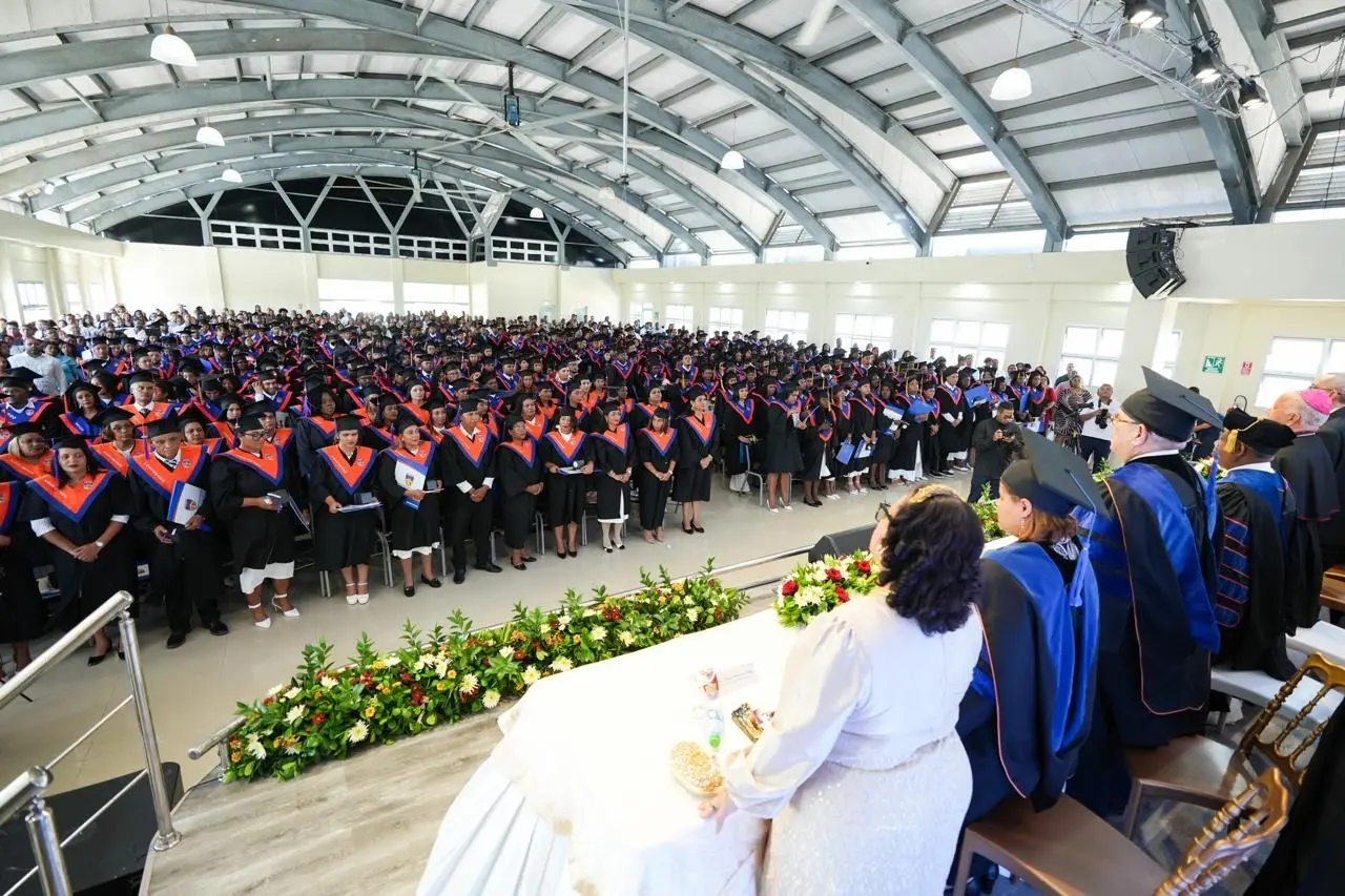 UCATEBA gradúa 384 nuevos profesionales en su 30 aniversario – Últimas ...